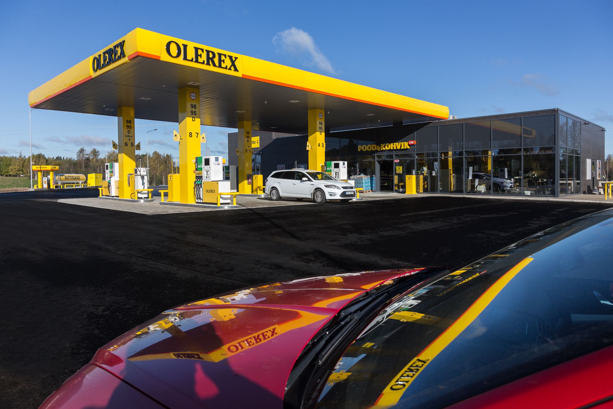 Kilingi-Nõmmel avati Eesti modernseim tankla - Astro Baltics